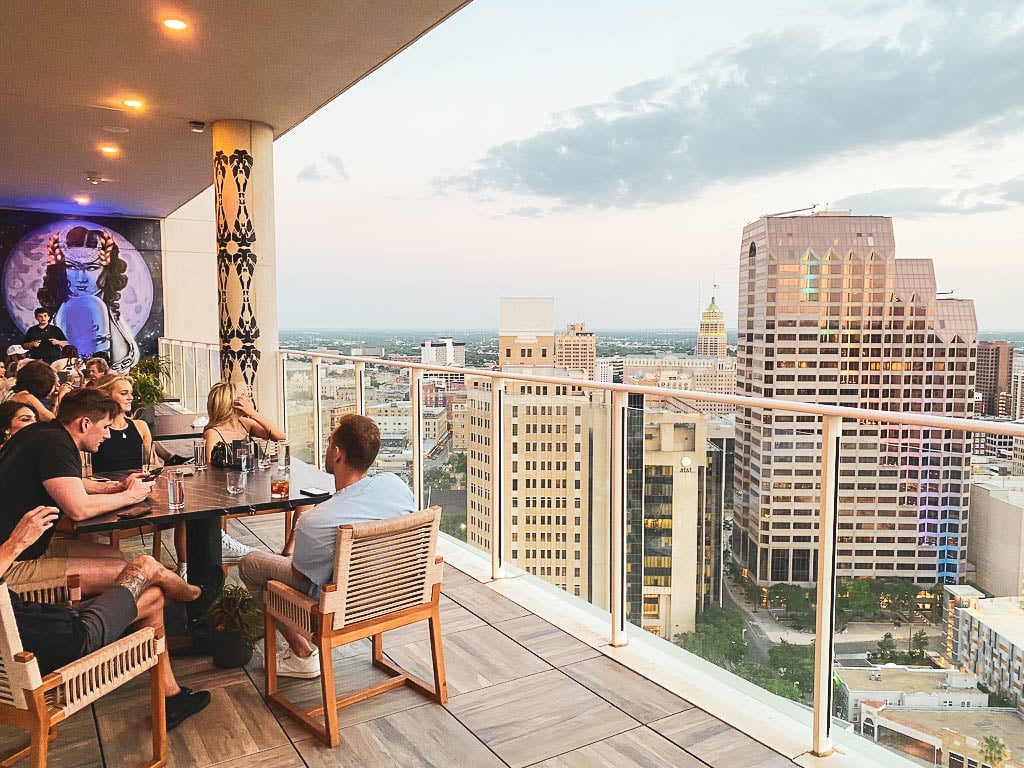 The 18 Best Cocktail Bars In San Antonio - The San Antonio Things