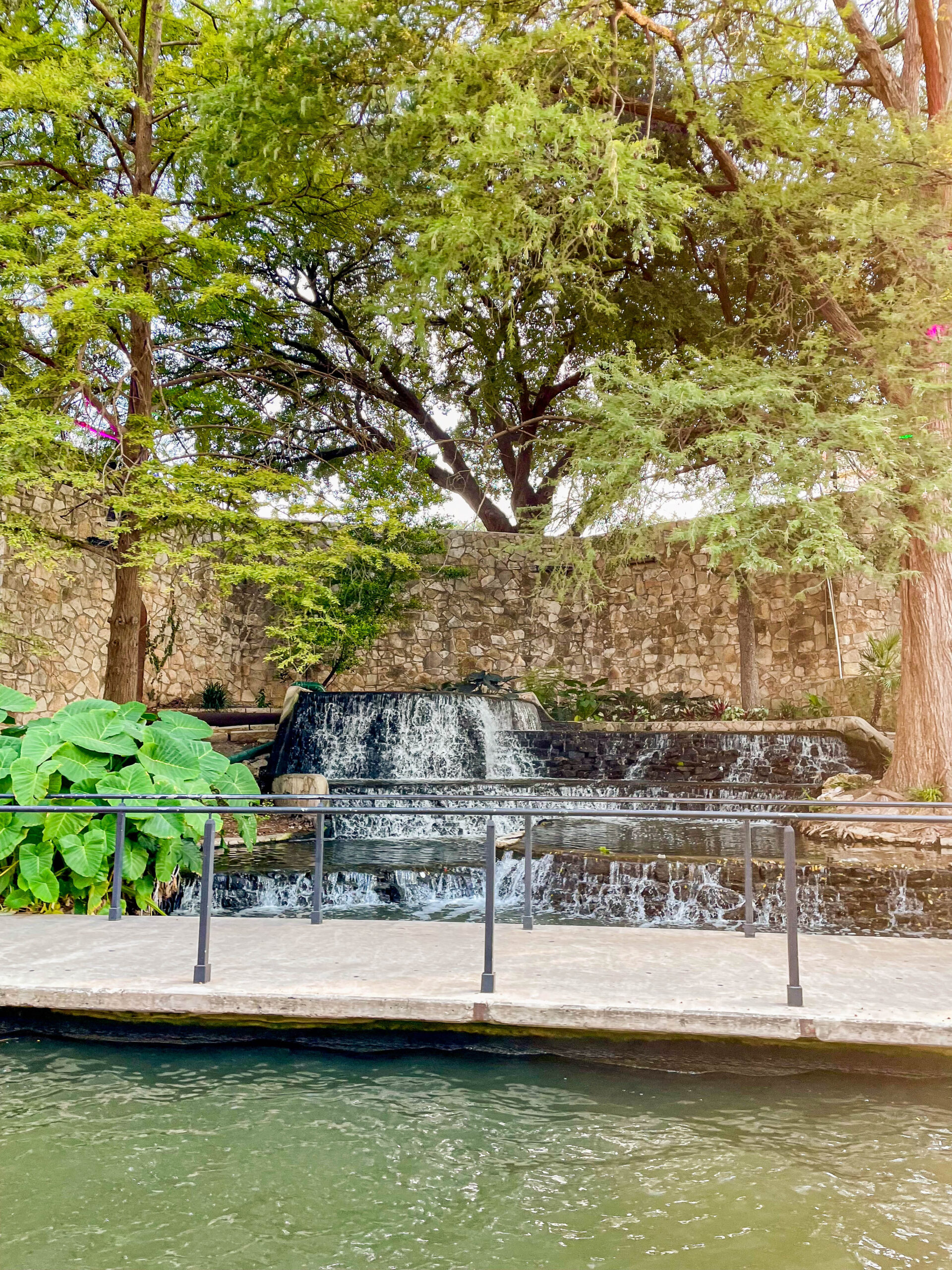 A Complete Guide to the San Antonio Riverwalk Boats: Are Go Rio River ...